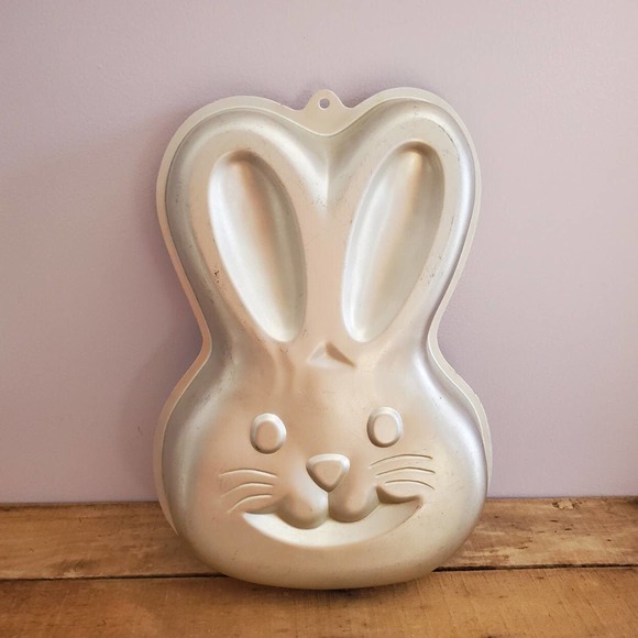 Wilton | Party Supplies | Vintage Aluminum 992 Wilton Rabbit Cake Pan ...